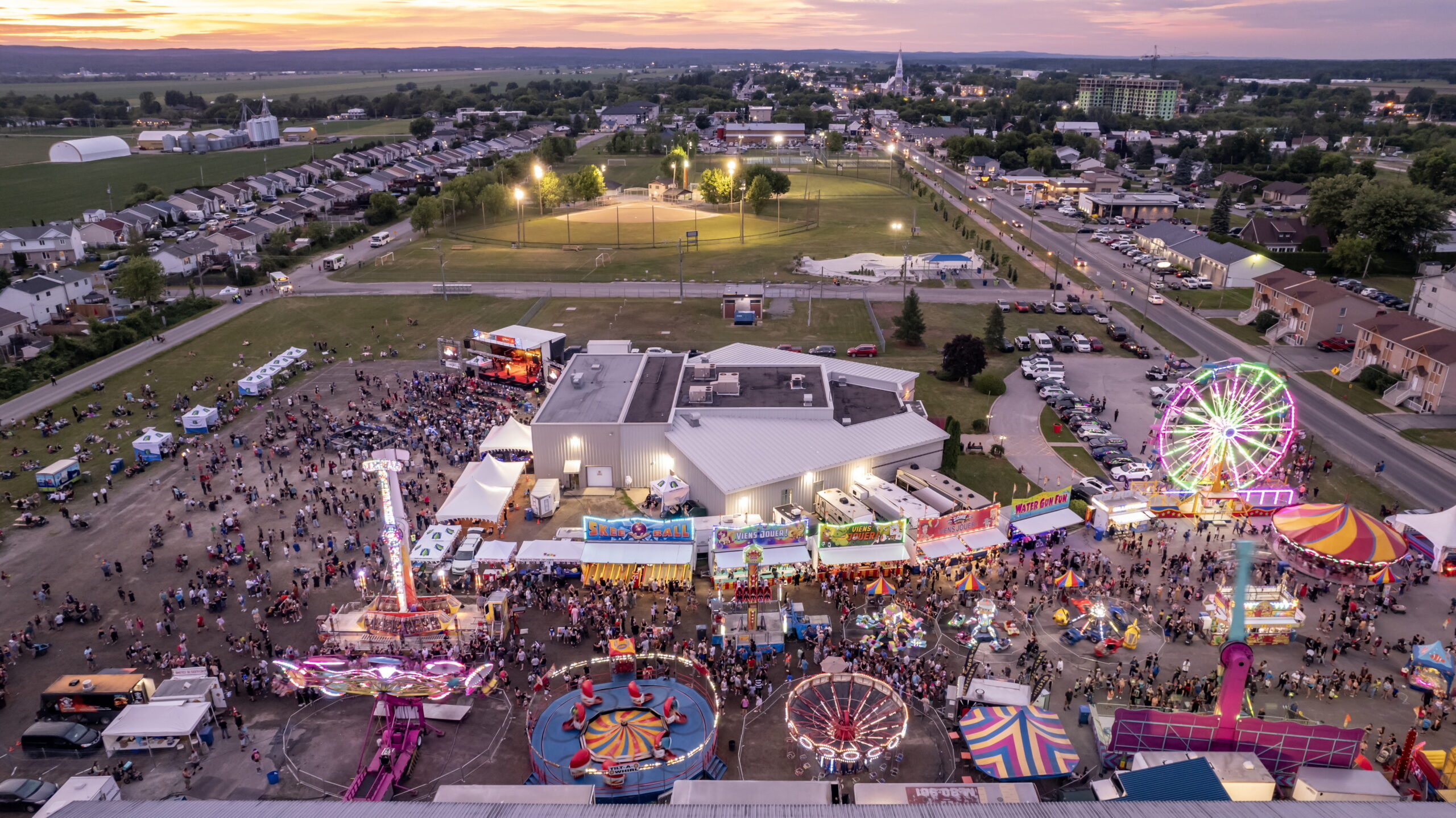 Une fête nationale vibrante et rassembleuse à Saint-Lin-Laurentides Le duo 2 frères en spectacle ...