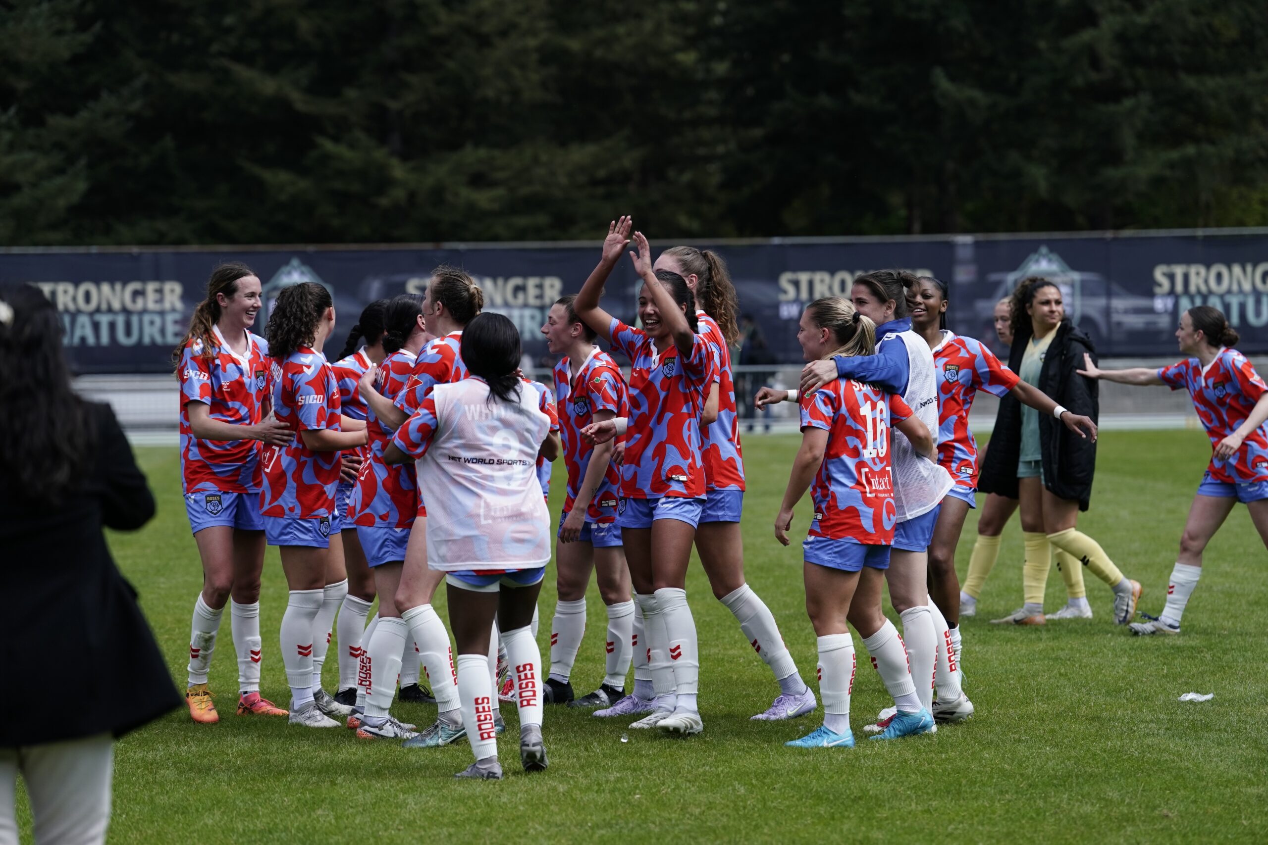 Soccer féminin - VICTOIRE POUR LES ROSES DE MONTRÉAL - TVRM
